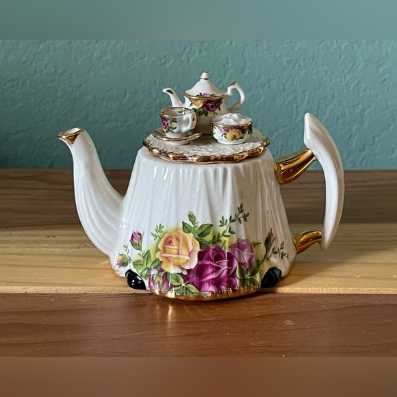 Royal Albert | Dining | Royal Albert Old Country Roses Teapot Miniature ...